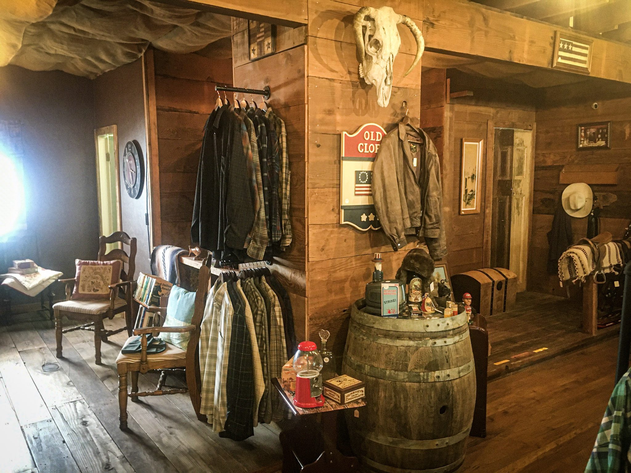 Auctions - Missouri Antiques Stores and Flea Market Directory